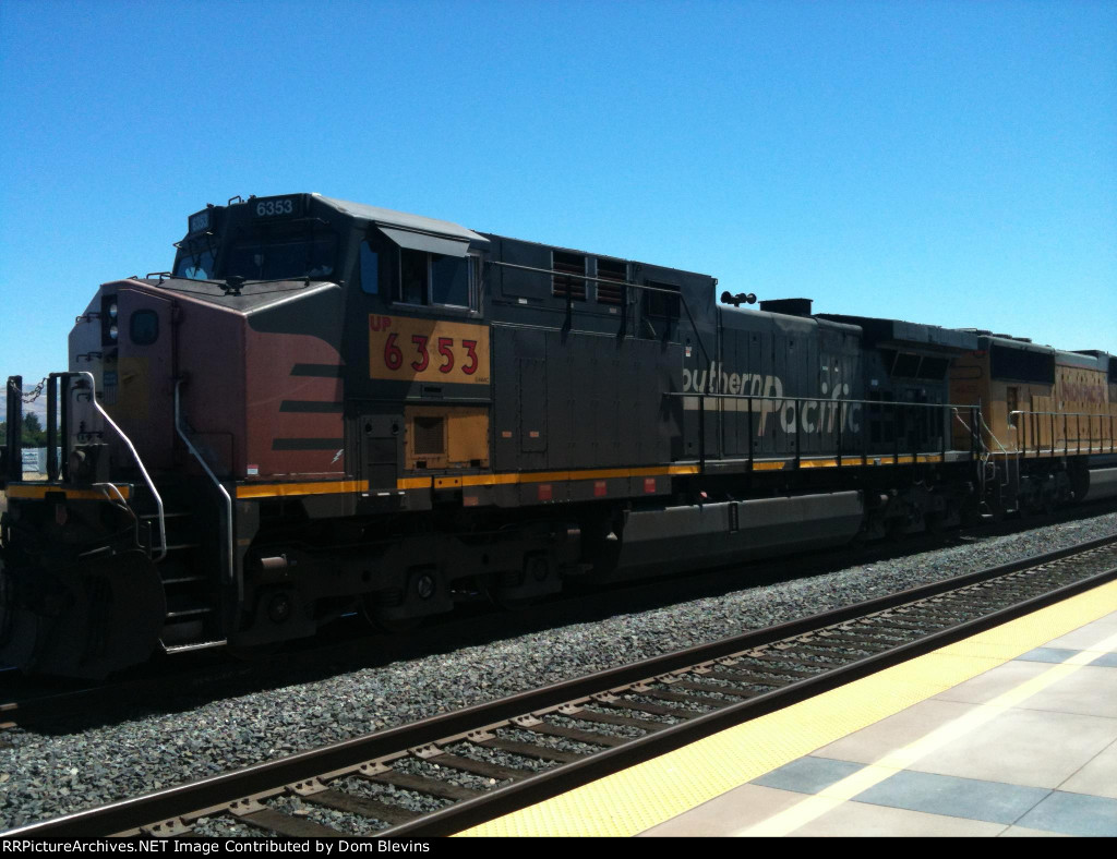 UP 6353 (Patched SP) sits in Santa Clara